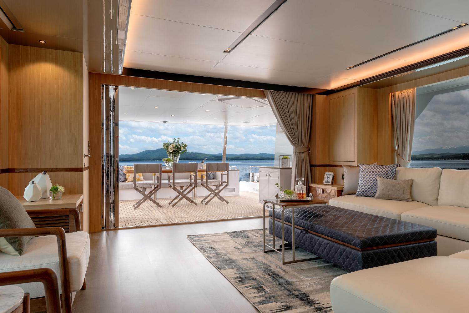 Yacht DF77 SKYLINE , Hull #2 - Horizon Yachts | CHARTERWORLD Luxury ...